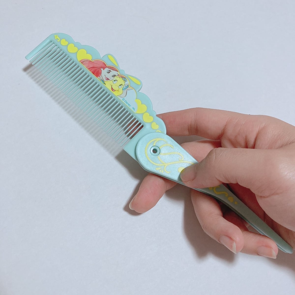 【セリア】プリンセスの折りたたみコームがかわいい！ – lamire [ラミレ]