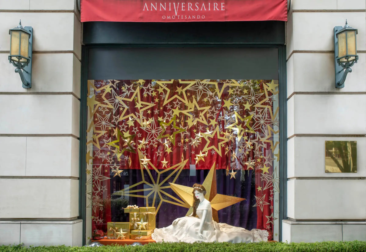 【アニヴェルセル 表参道】『星に願いを』がテーマのショーウインドウにリニューアル！ – lamire [ラミレ]