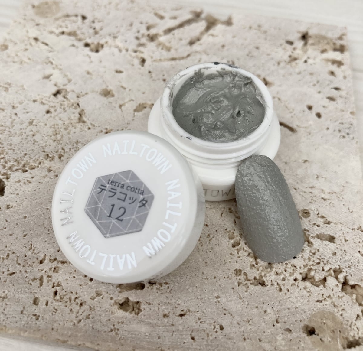 【NAILTOWN】の”テラコッタジェル”で作る簡単おしゃれネイル – lamire [ラミレ]